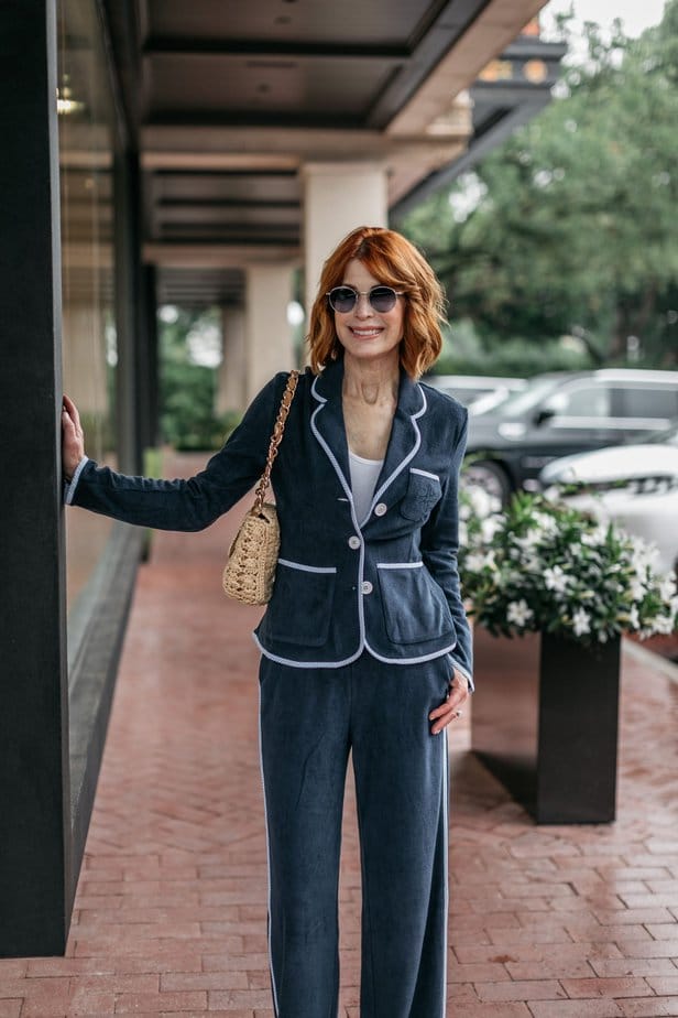 A CHIC SUIT ENSEMBLE THAT YOU'LL BE SURPRISED TO FIND OUT WHAT IT'S ...