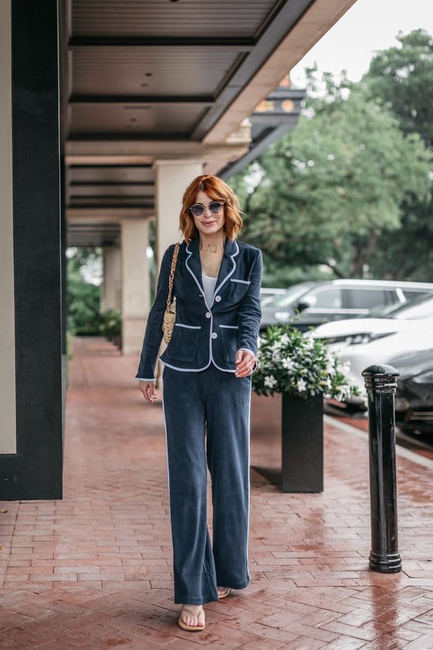 A CHIC SUIT ENSEMBLE THAT YOU'LL BE SURPRISED TO FIND OUT WHAT IT'S ...