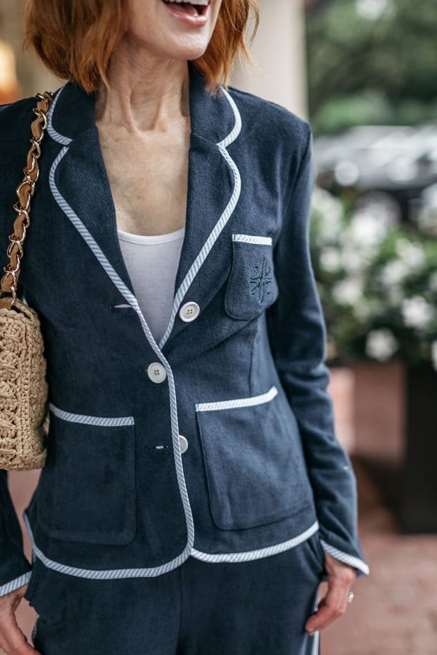A CHIC SUIT ENSEMBLE THAT YOU'LL BE SURPRISED TO FIND OUT WHAT IT'S ...